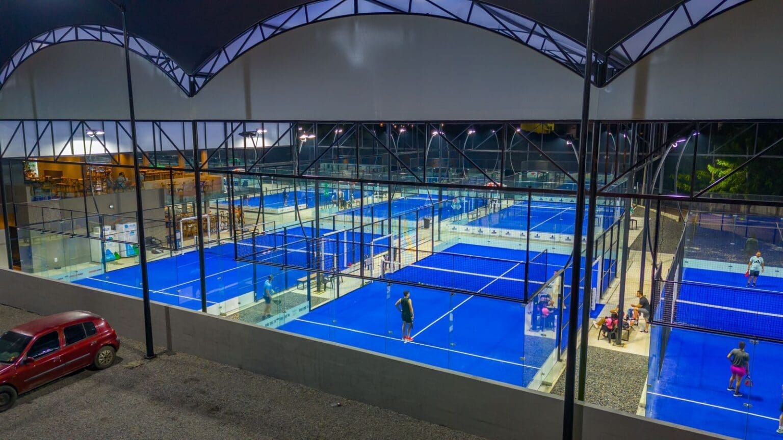 Canchas de Pádel Techadas en México | Domos y Cubiertas de Calidad